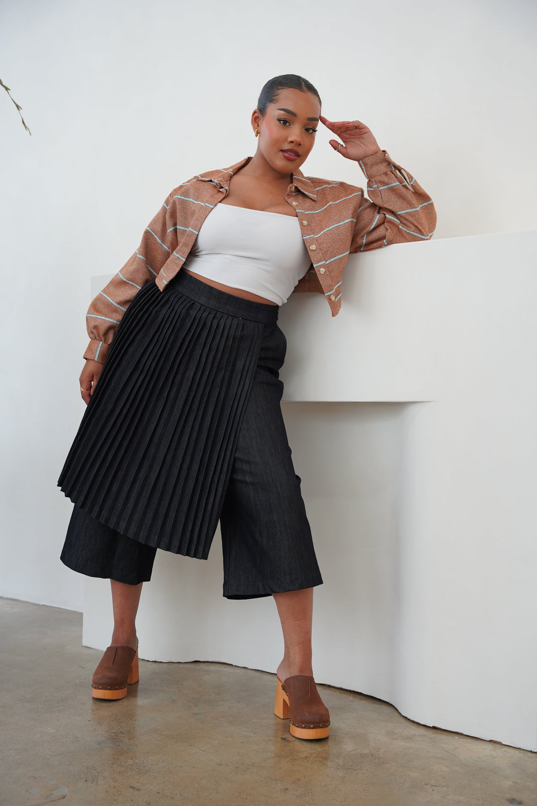 Emerson Pleated Cropped Pant Midnight Blue Denim – Zevelyn Jean